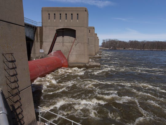 Critical Mississippi River lock and dam system is crumbling