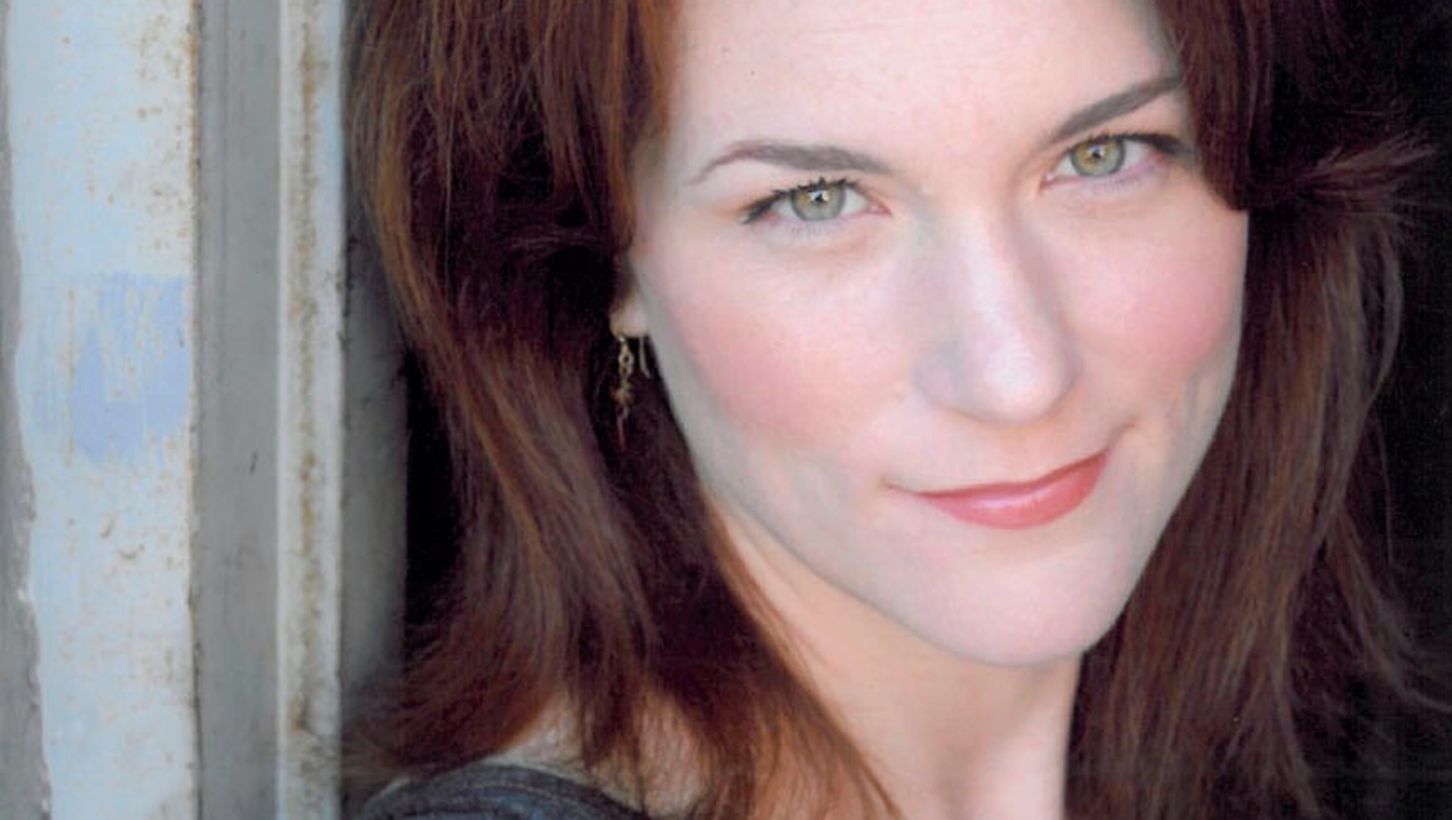 Chicago actress dies after being struck by tree
