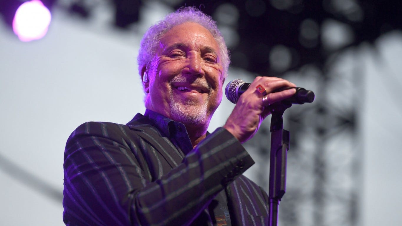 Concert review: Tom Jones shows off incredible vocals in Boston