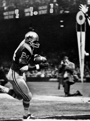 Lions great, auto dealer Mel Farr dies at 70