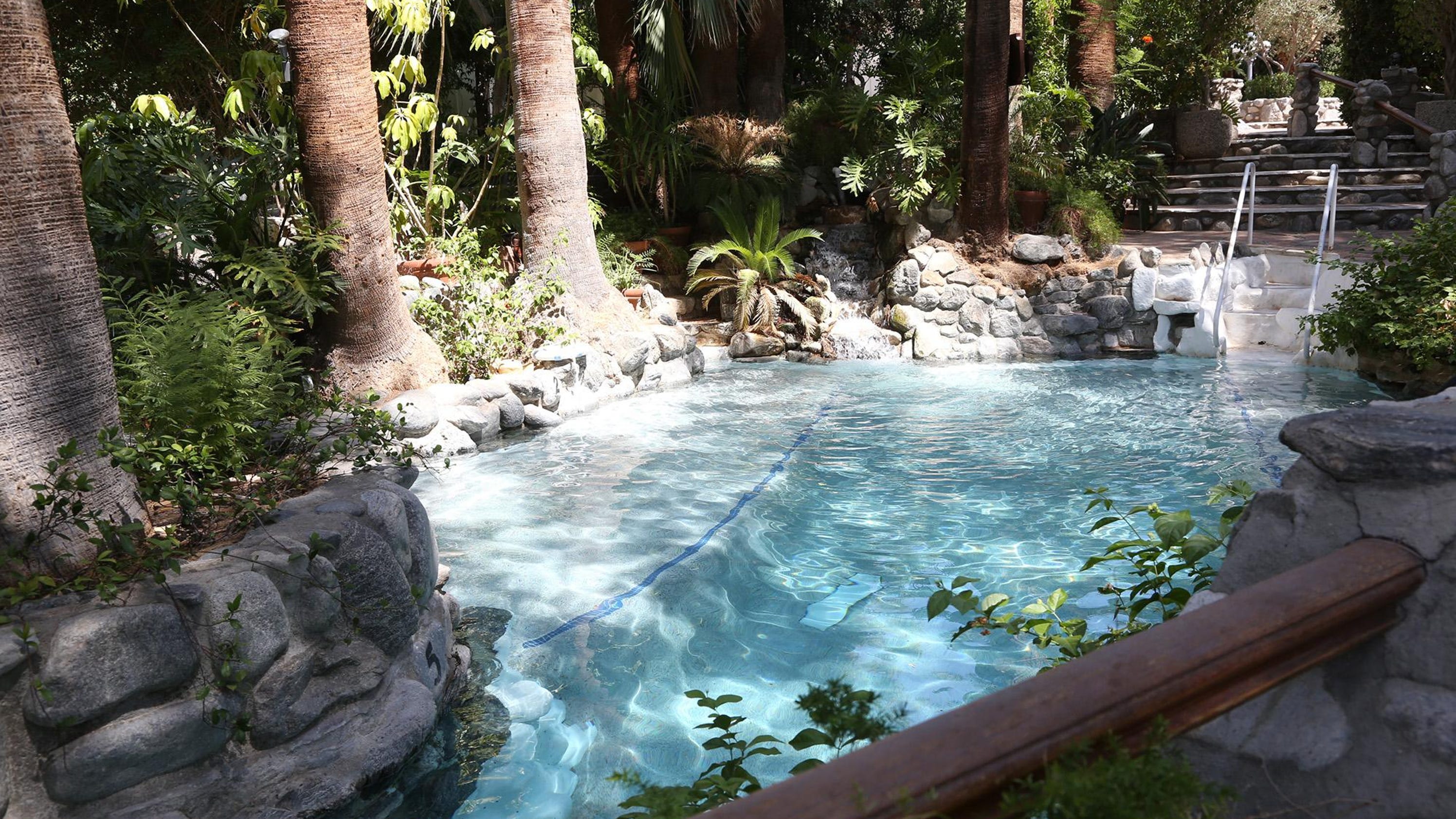 Two Bunch Palms powered by the sun