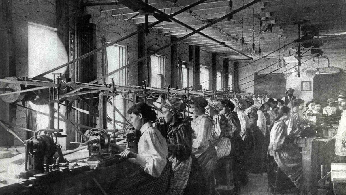 10 historic photos: Button factories in Iowa