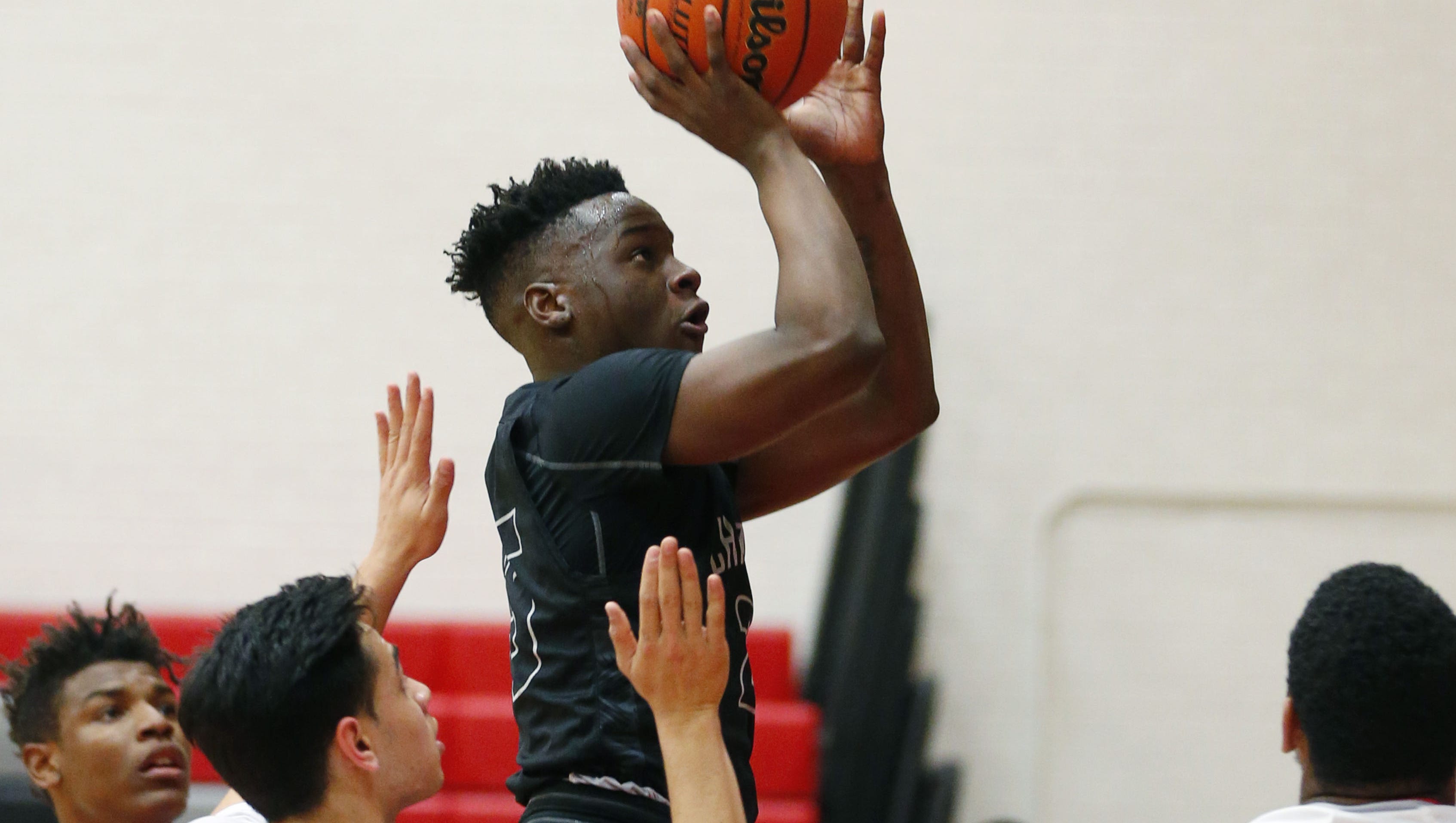 Cesar Chavez weathers Central rally for 6A boys hoops victory
