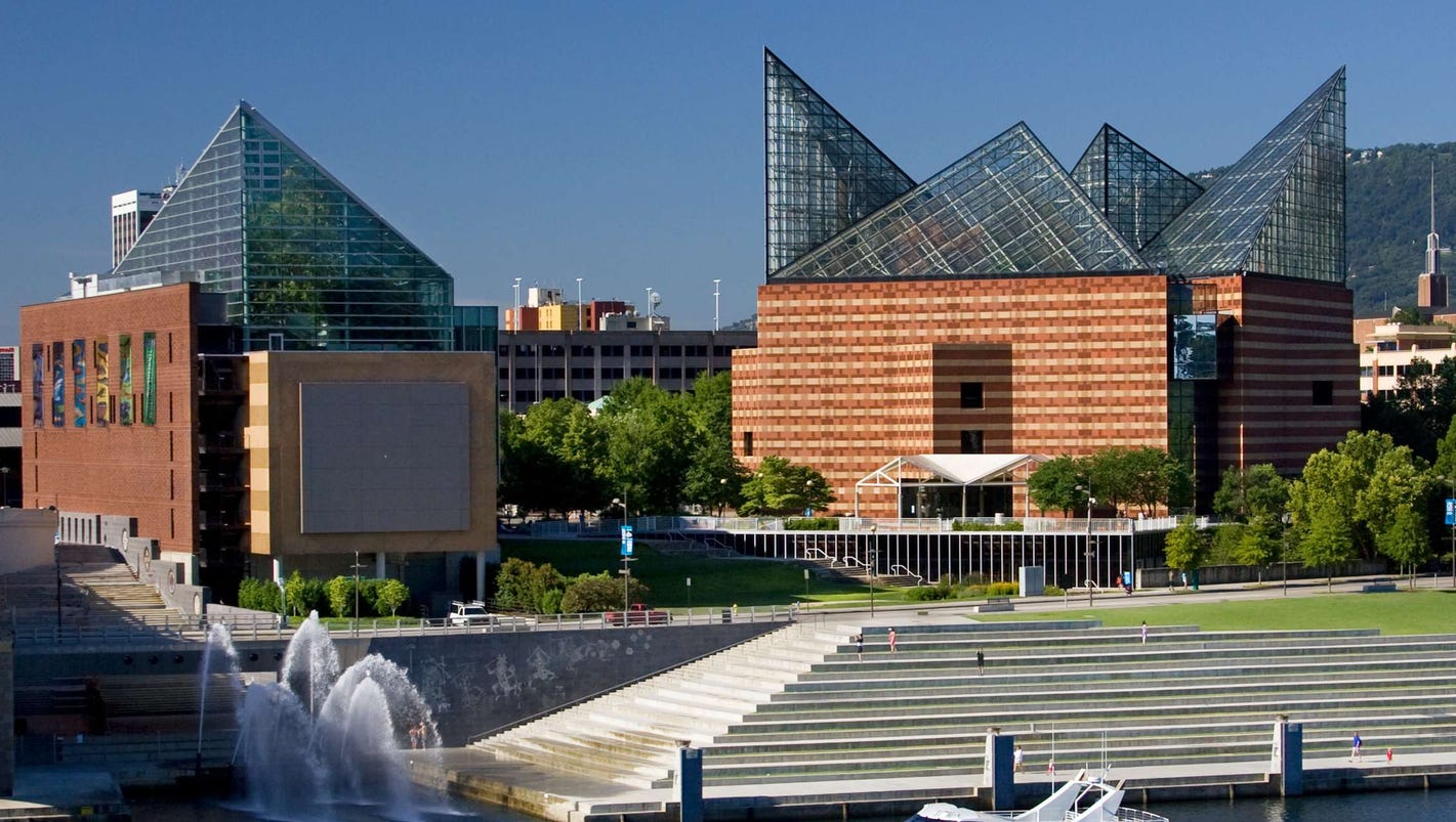 25 must-see buildings in Tennessee