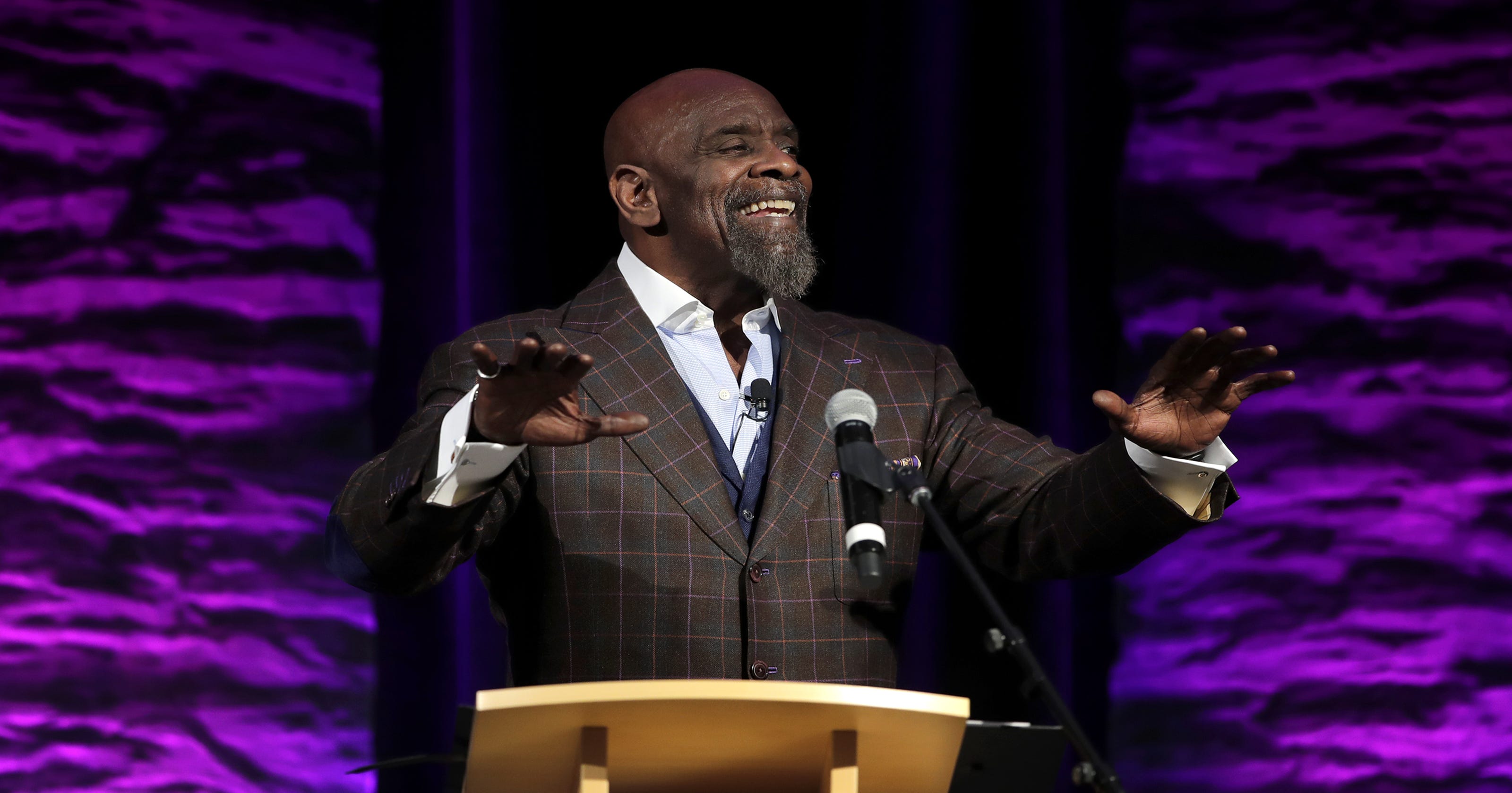 Chris Gardner brings dream-big message to Conference on Tourism
