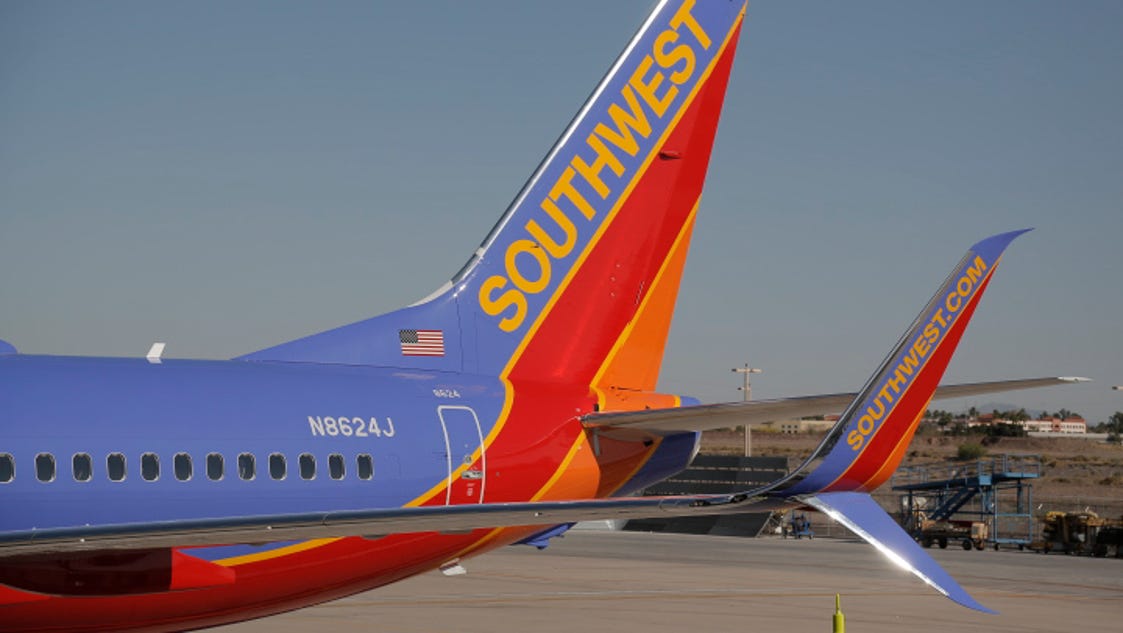 Southwest flies first 737 with new 'split scimitar' winglets