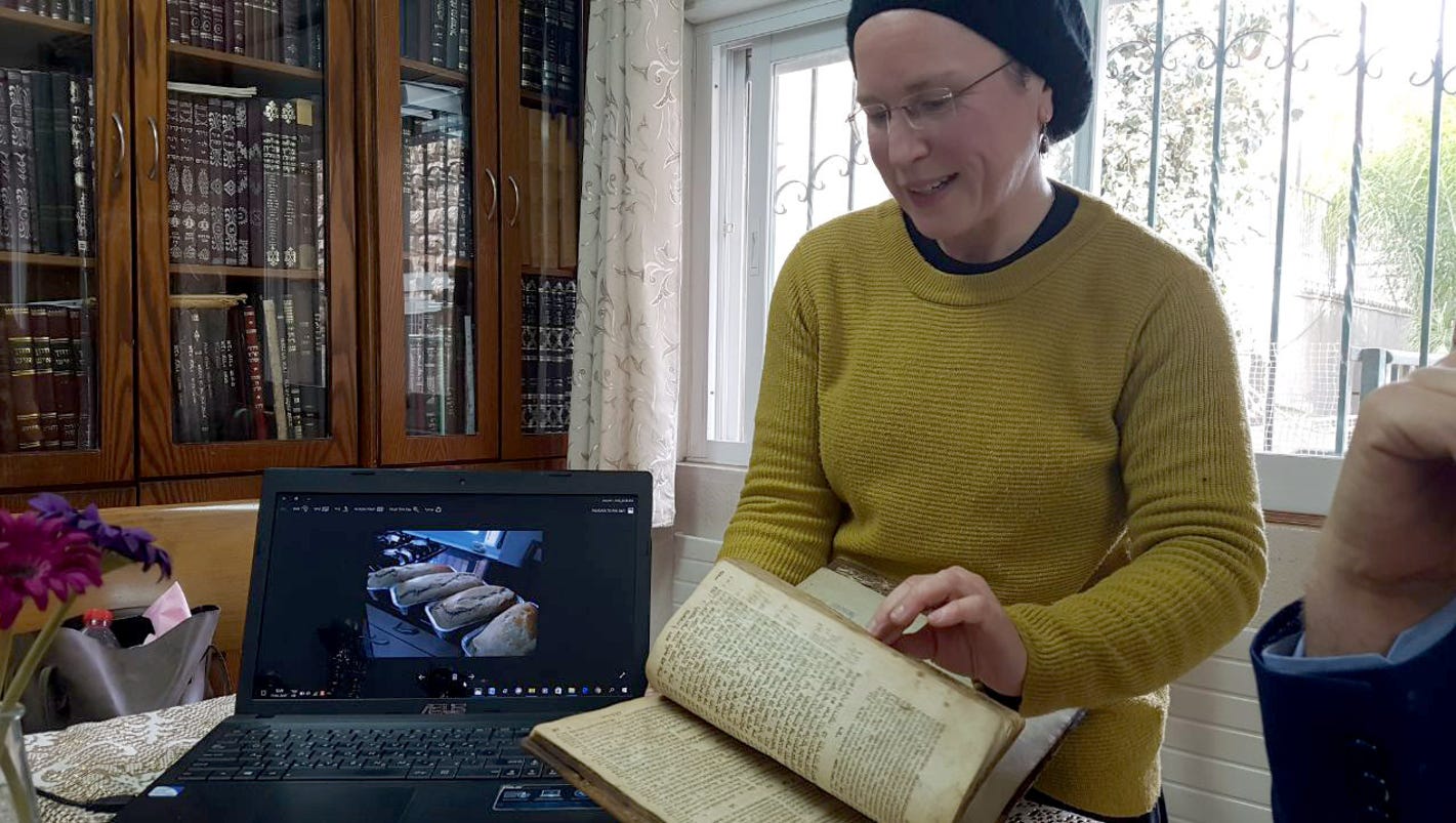 Ultra-Orthodox Jewish women open their homes to visitors