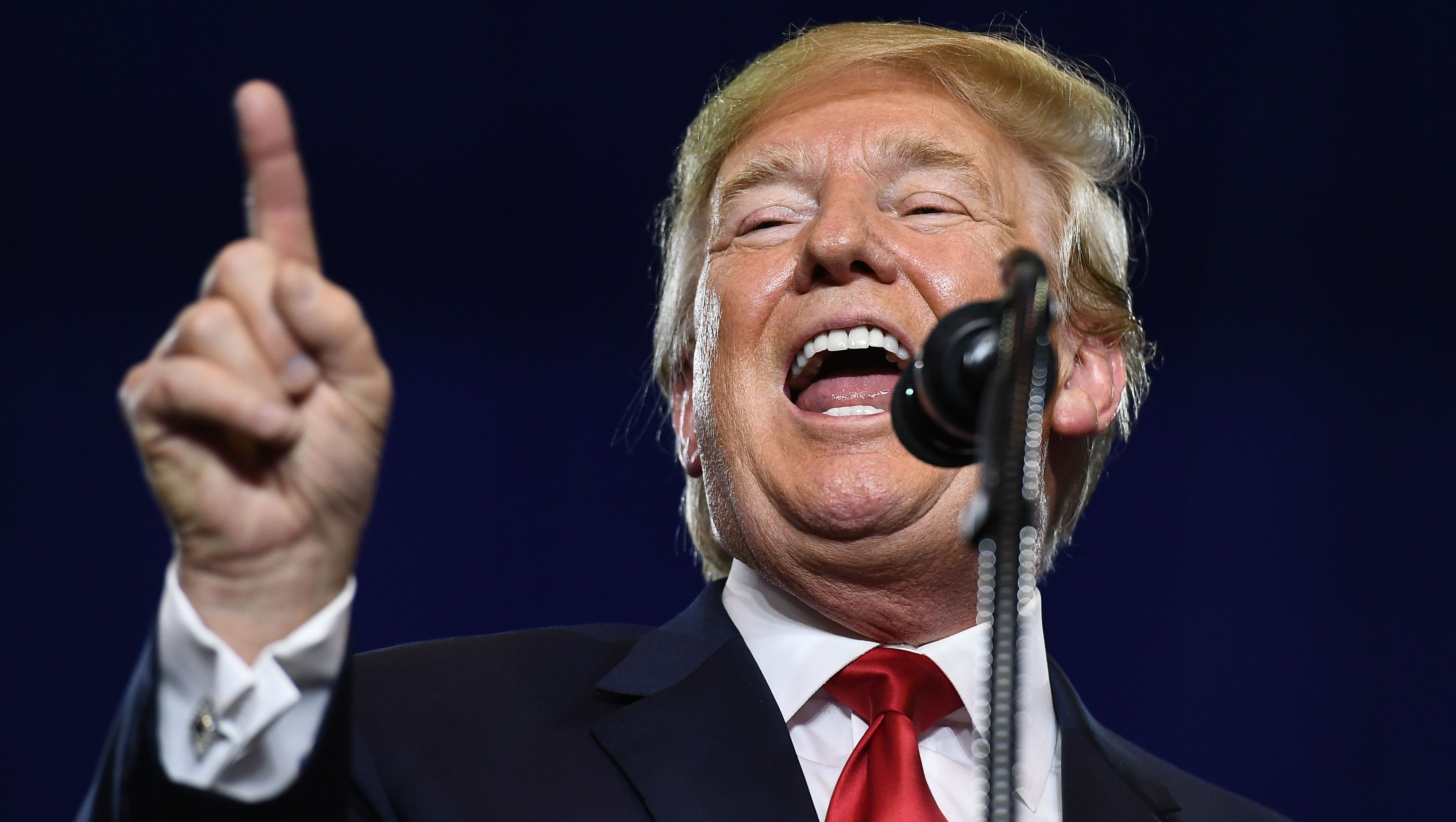 Trump disses Fallon, and other TV hosts, as part of S.C. stump speech