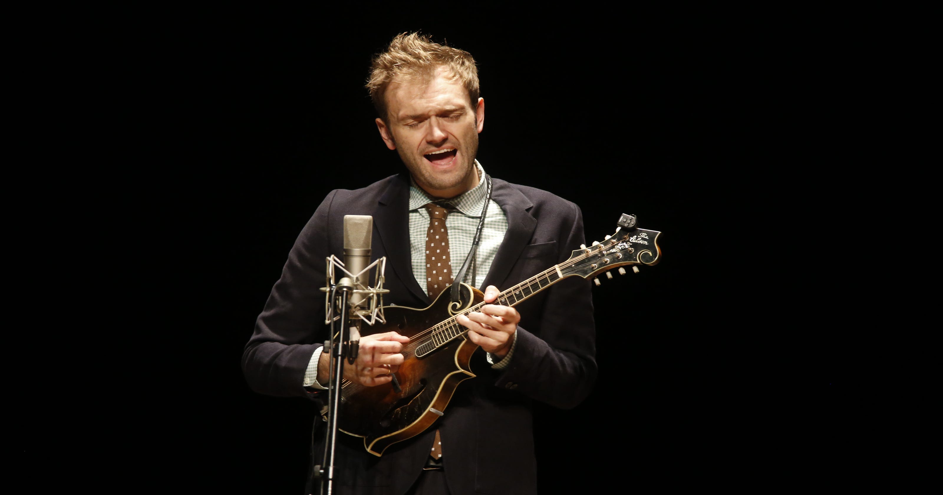 Chris Thile was fast, fleet-fingered at FSU show