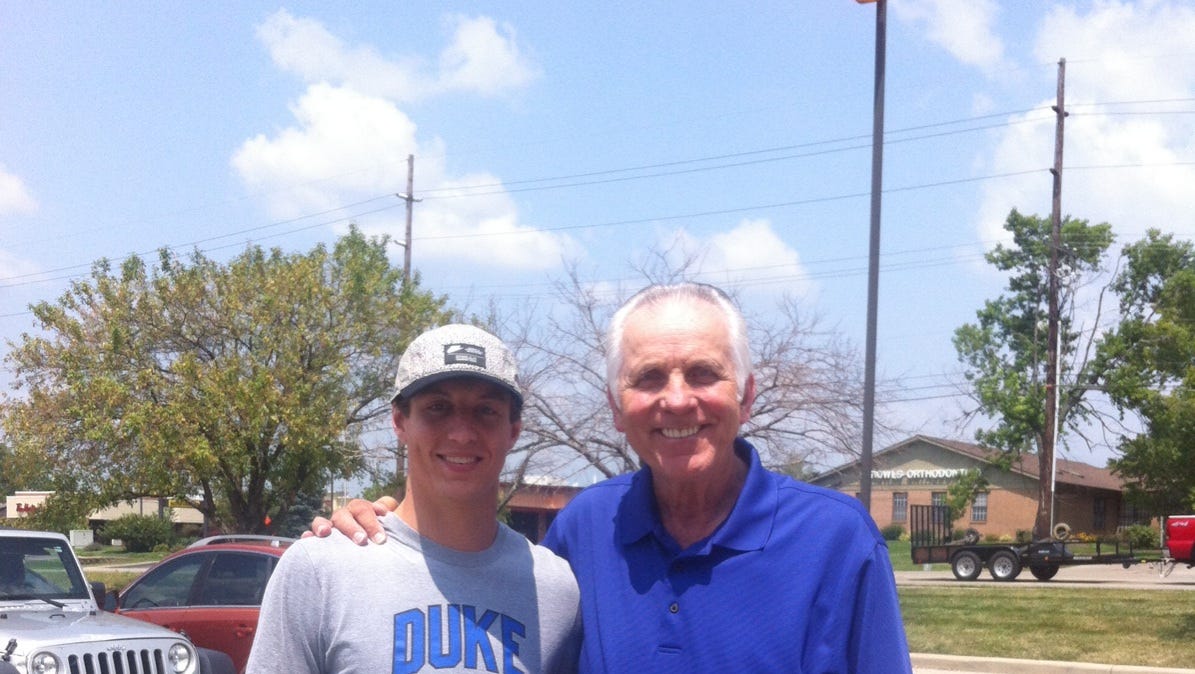 Jerry Lucas meets with Franklin guard Luke Kennard