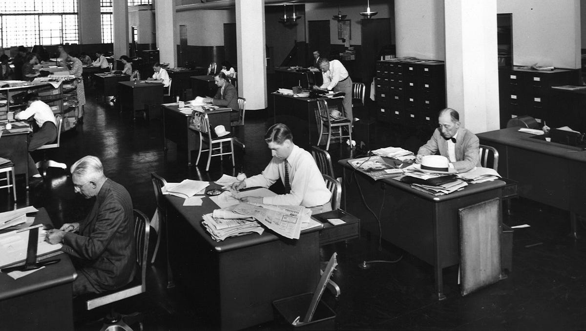 Historic photos: Newsroom in the '40s