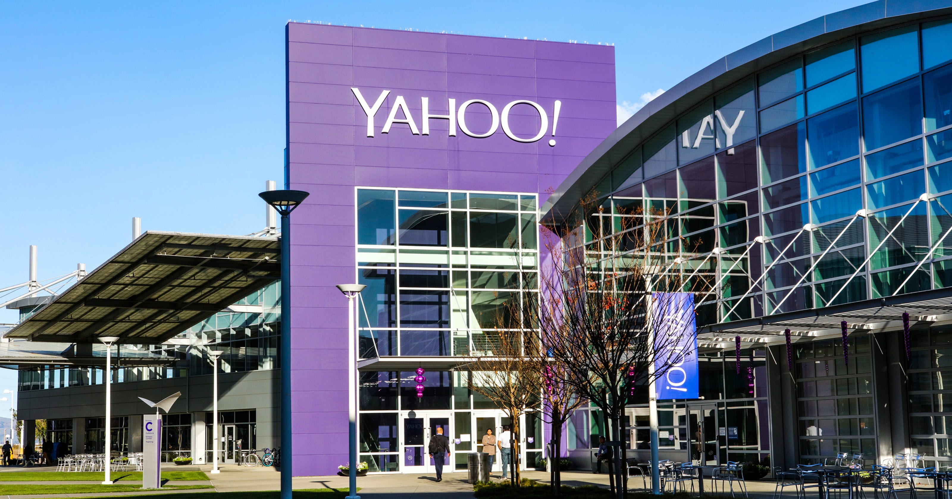 Yahoo auction could still yield surprises