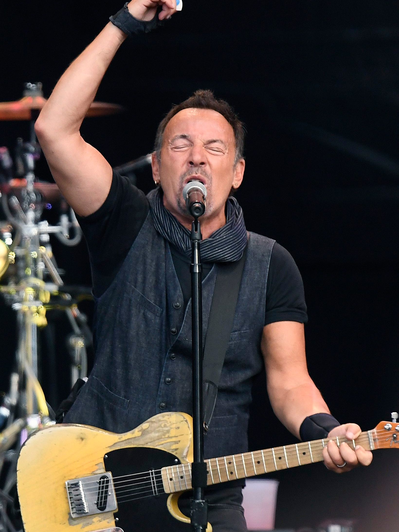 Springsteen proves he's the Boss with intimate memoir