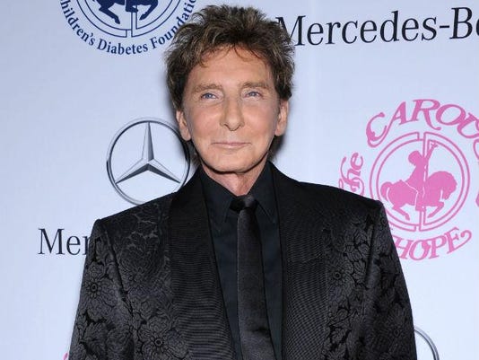 Barry Manilow marries manager