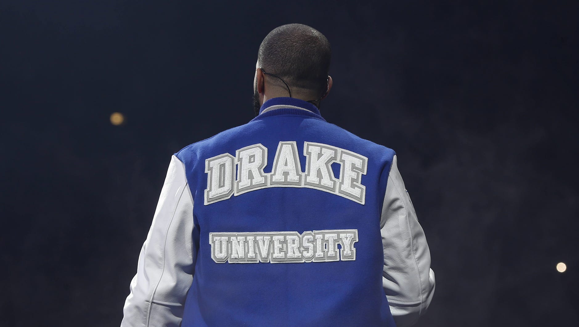 Drake rocks Drake University gear during Des Moines show