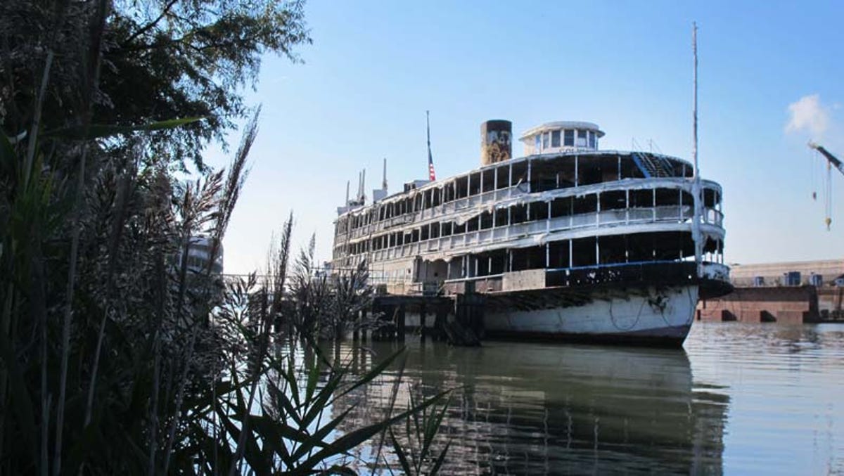 SS Columbia Boblo boat leaves Detroit