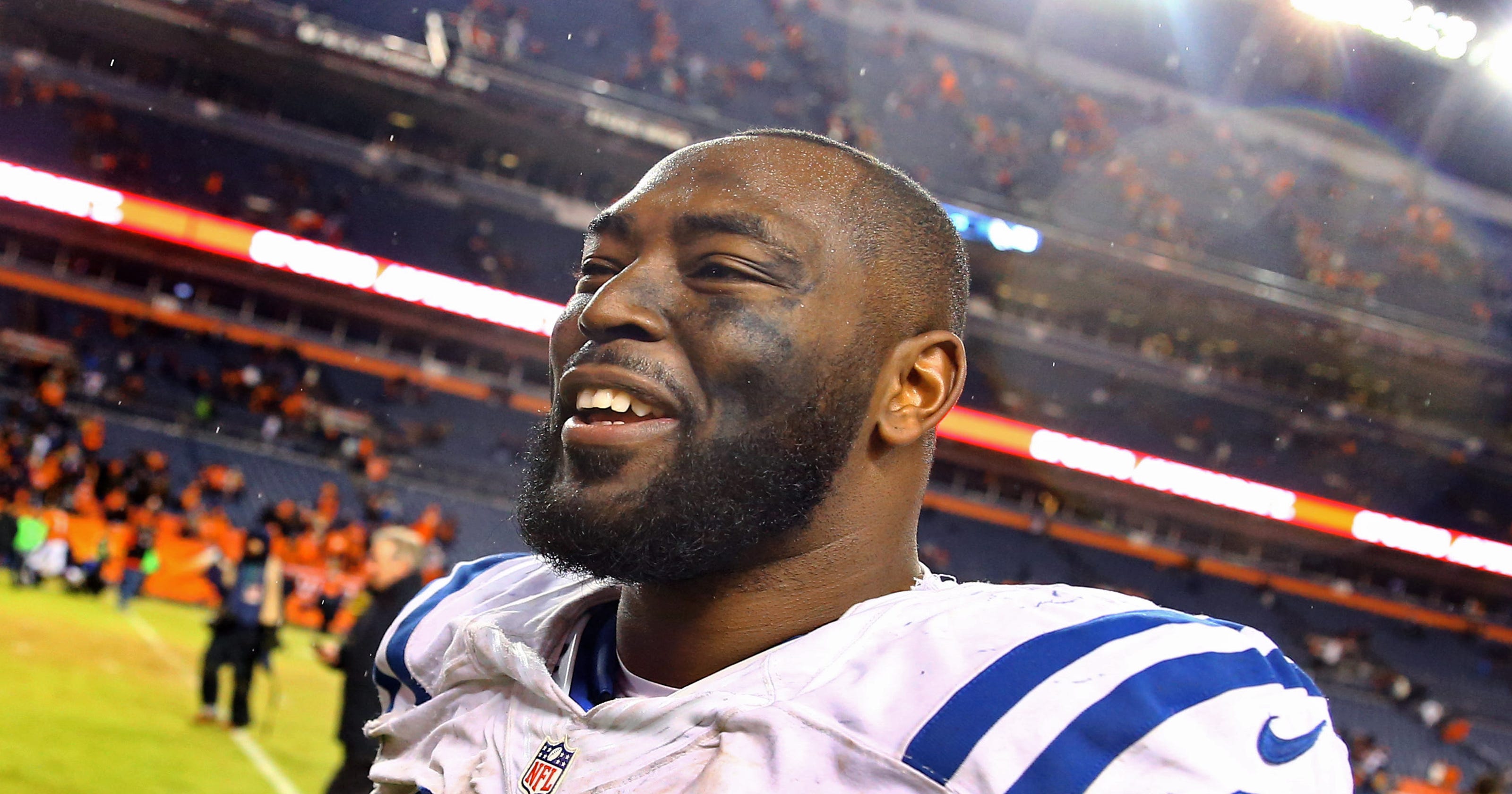 Arthur Jones announces retirement from football