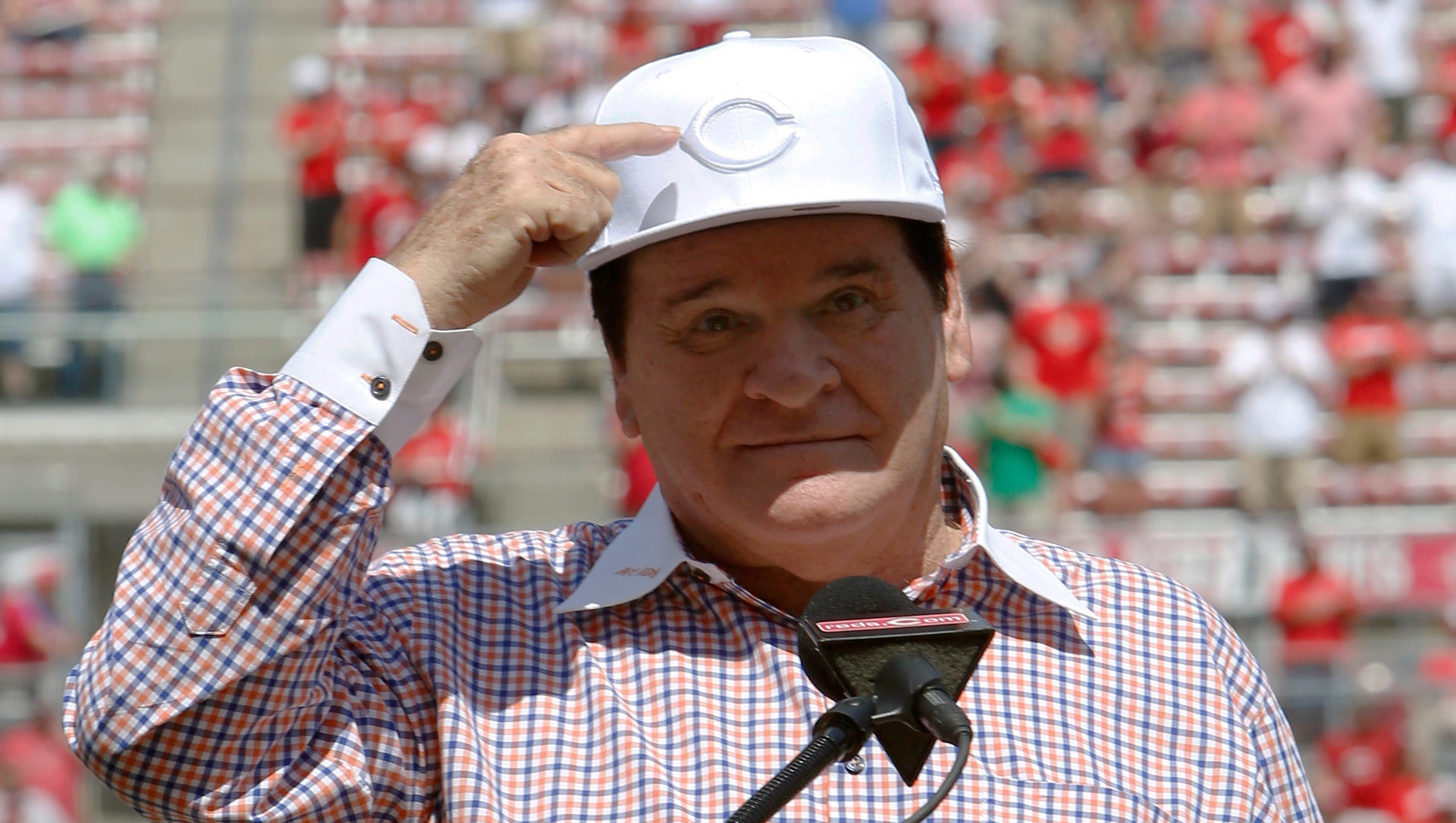 Pete Rose still gambling much of $1M annual income, per estranged wife