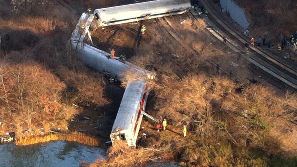 New York train wreck kills four