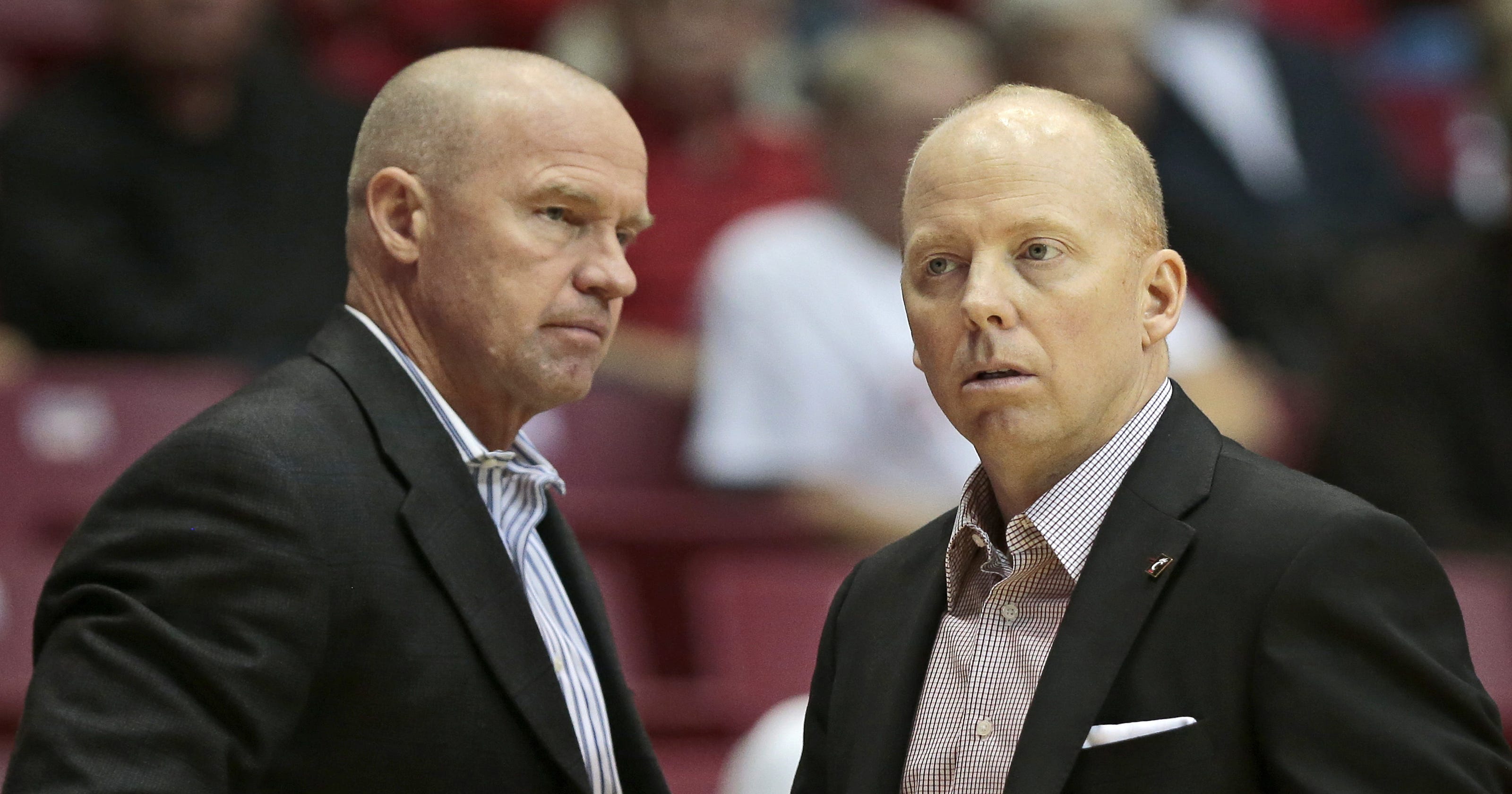 Cincinnati ousted assistant Larry Davis over alleged assault on plane