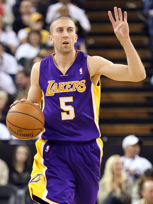 Steve Blake out, so Kobe Bryant is Lakers' point guard
