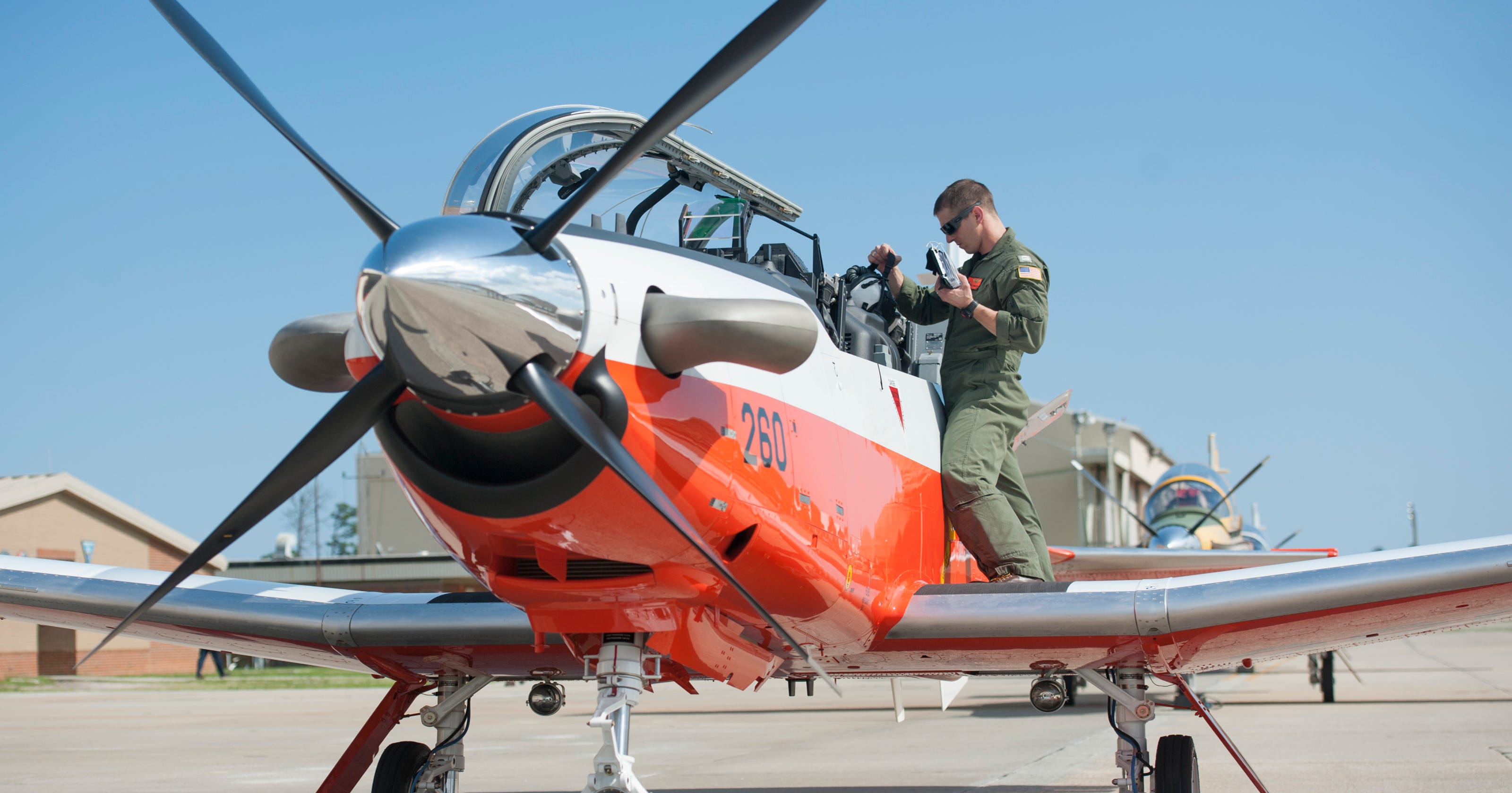 Final T-6B training plane arrives at Whiting Field