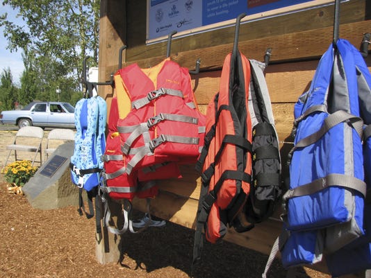 Oregon lawmakers consider potential life jacket law