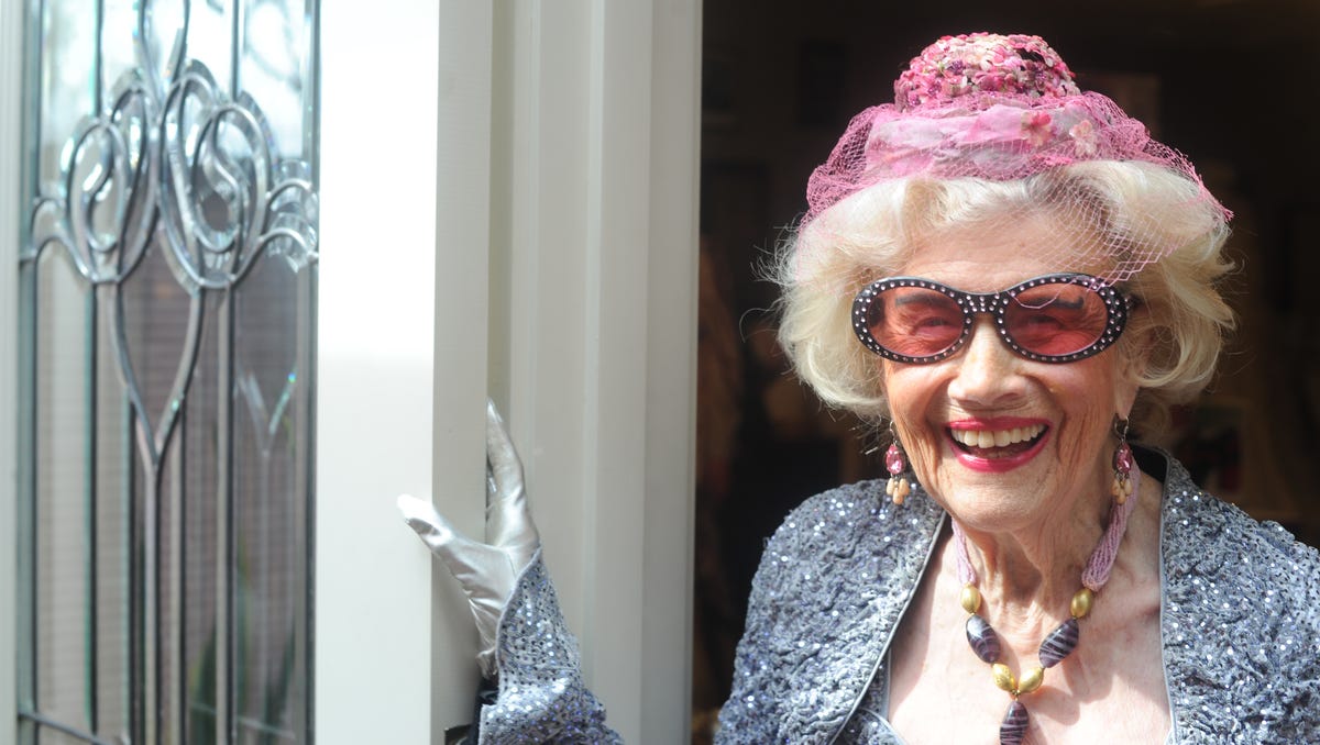 PHOTO GALLERY: Miz Cheevus columnist Roy Helen Ackers, 95, dies