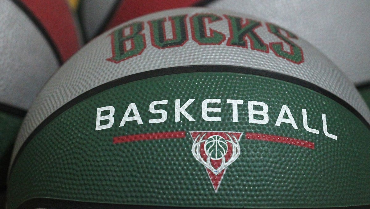 Milwaukee Bucks visit Boys & Girls Club in Wausau