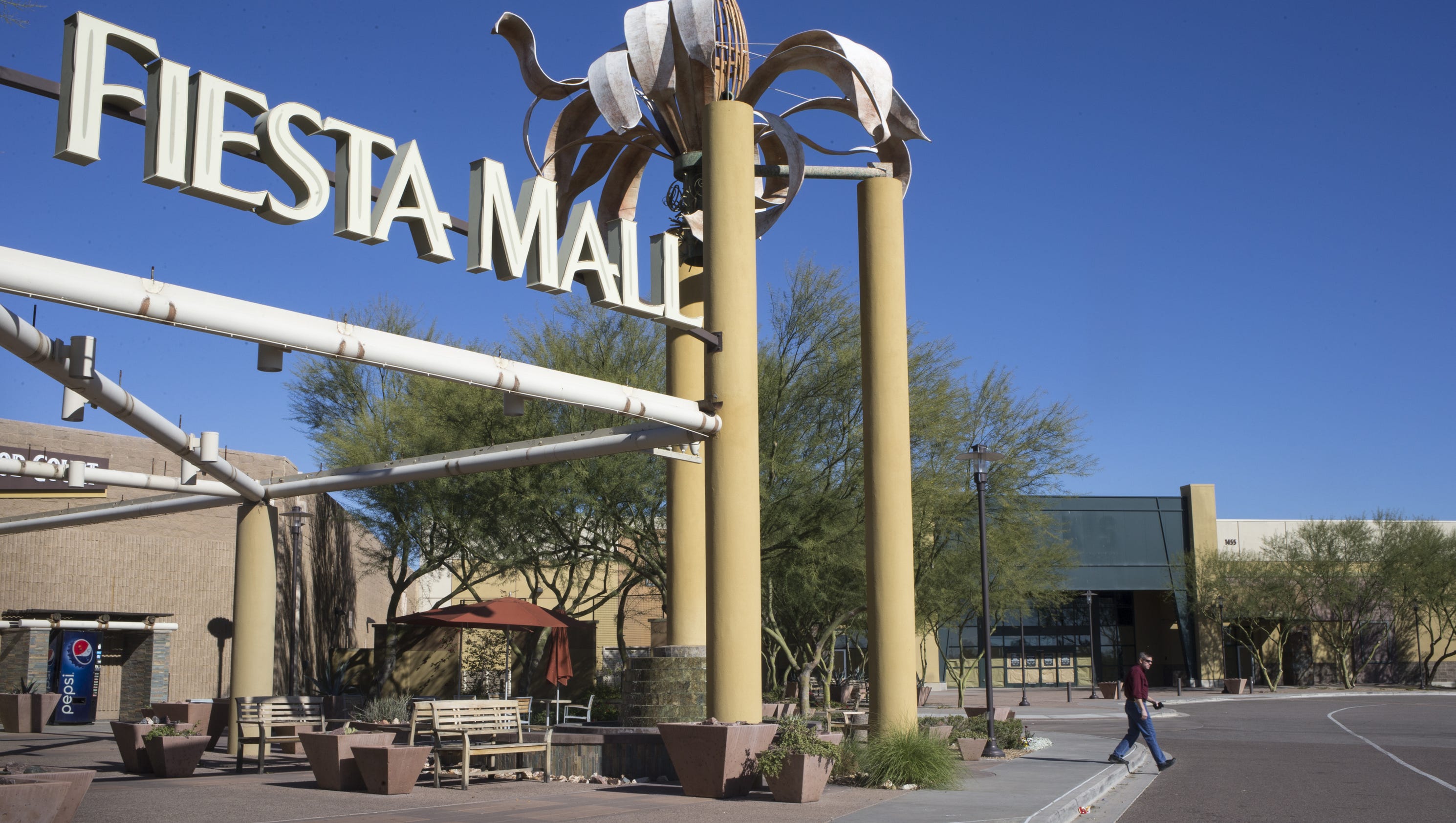 Stores closing at Fiesta Mall in Mesa