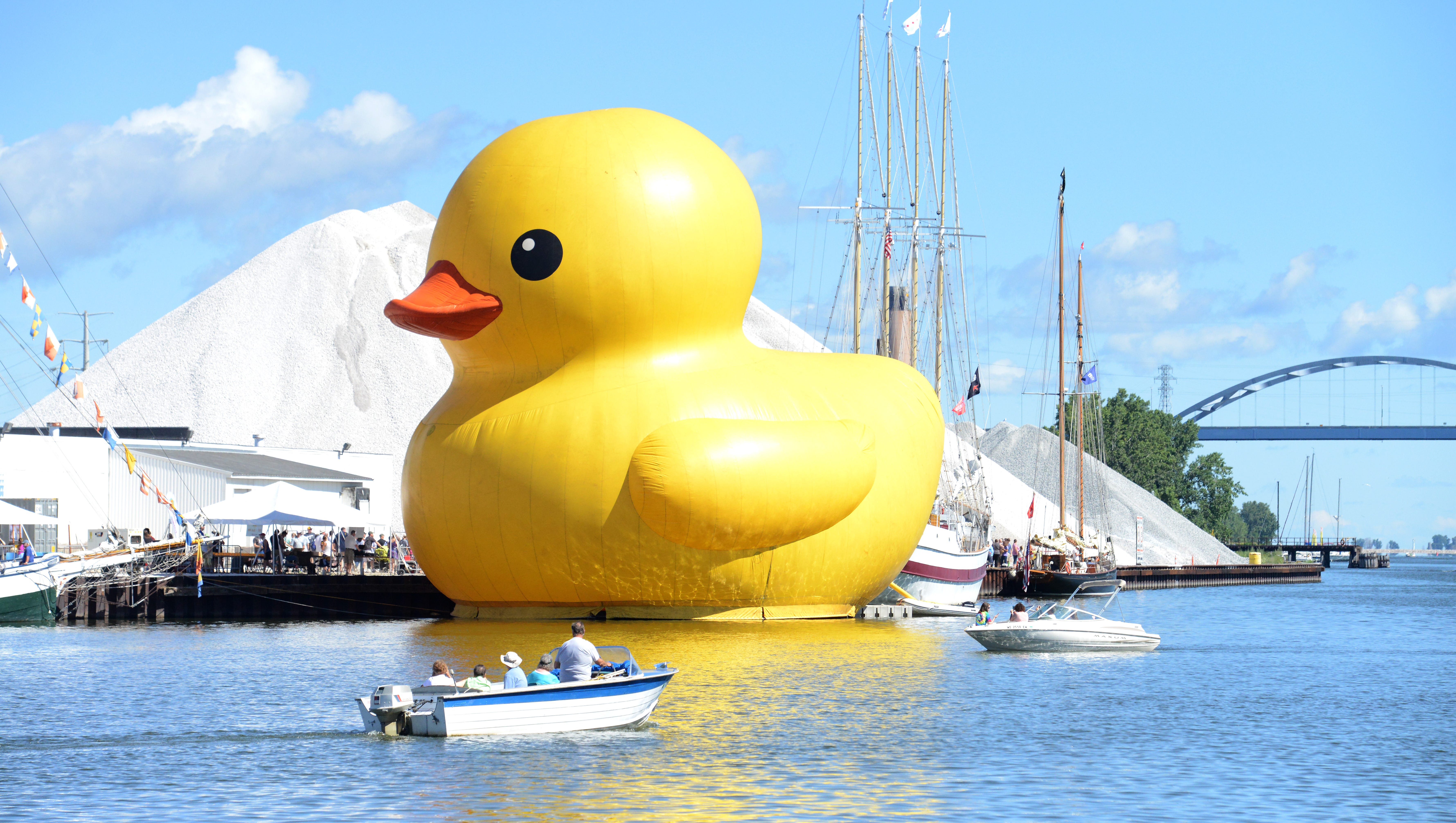 World's Largest Rubber Duck: Everything you wanted to know about selfie ...