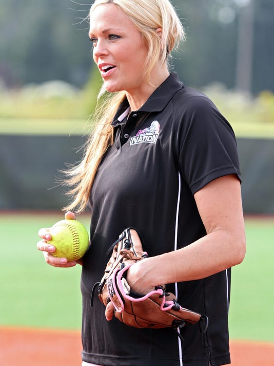 Softball star Jennie Finch is influential to young softball players