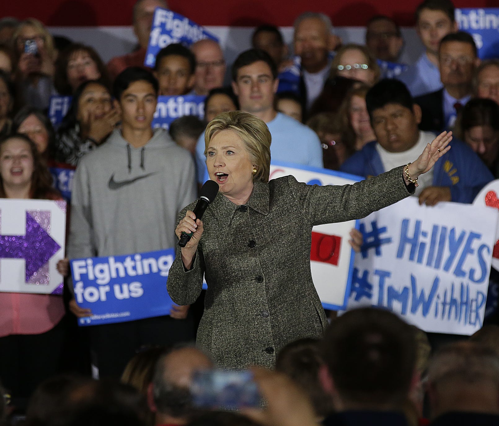 Clinton courts middle class in Green Bay stop | khou.com