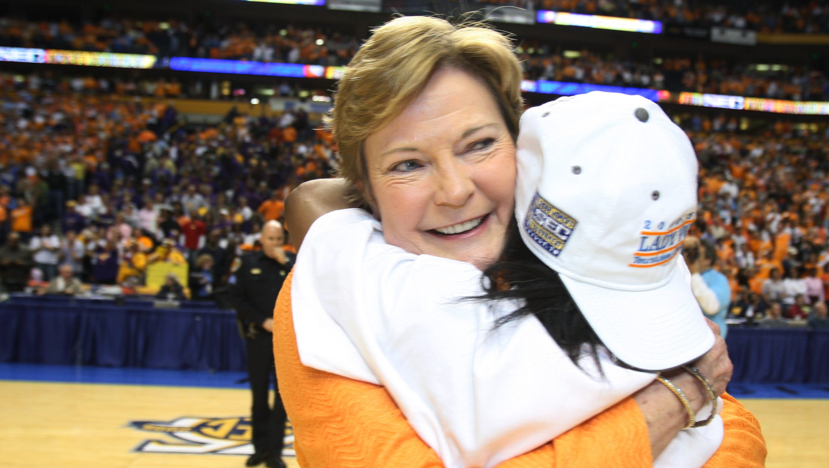Pat Summitt, legendary Lady Vols coach, dies at 64