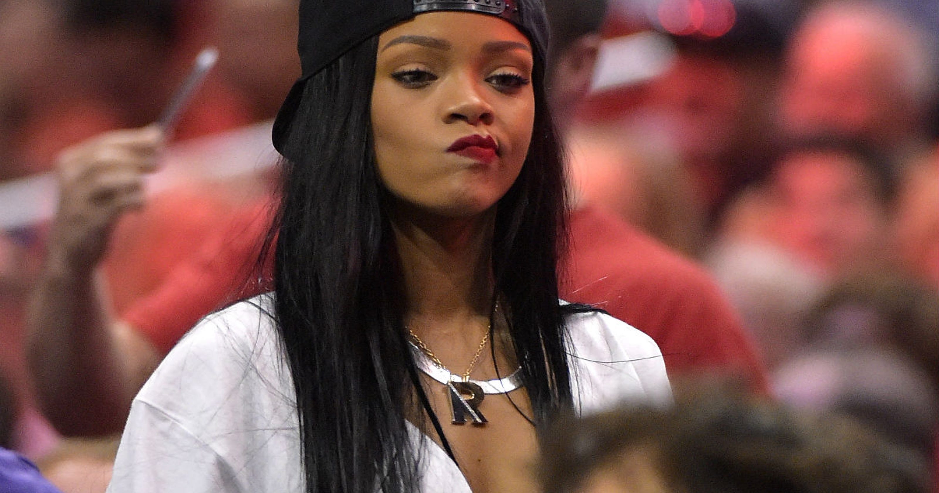 rihanna-cyberbullying-batprom-twitter-alexis-carter