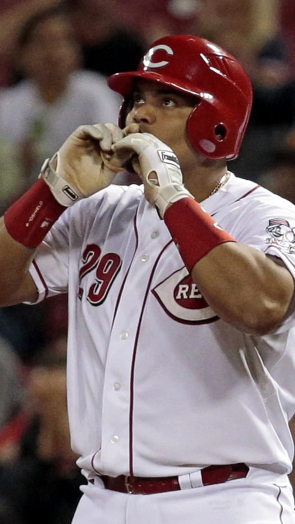 Former Reds catcher Brayan Pena signs with Cardinals