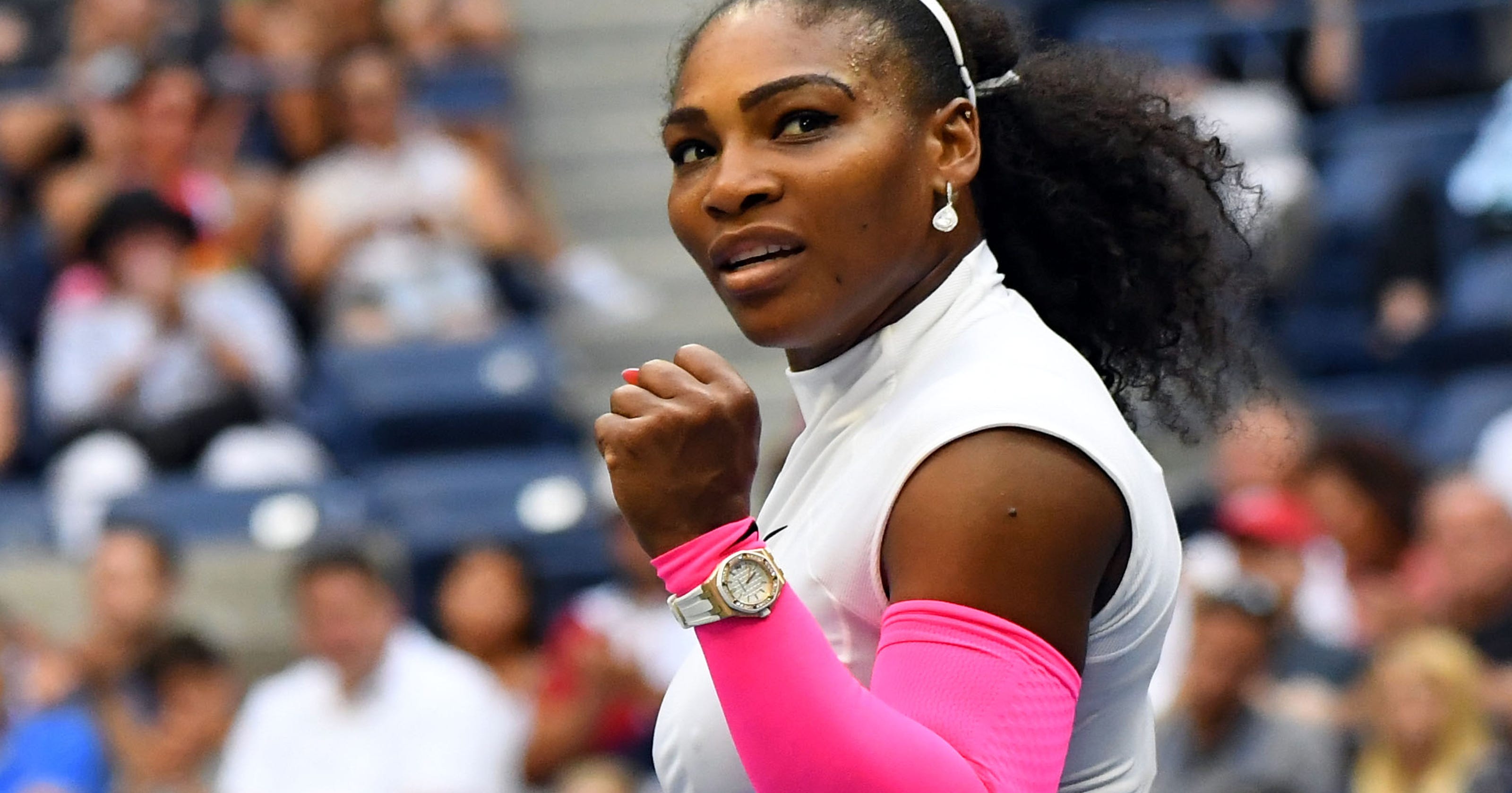 Serena Williams makes history, advances to U.S. Open quarters