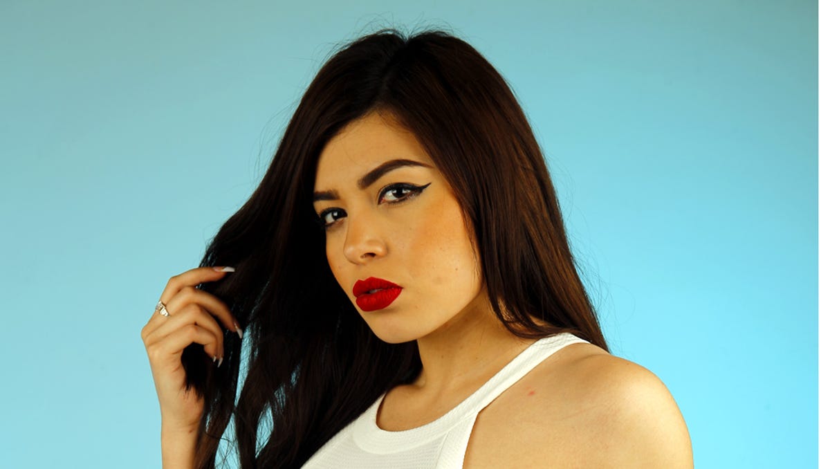 Tracy Sáenz, la sexy modelo del video polémico de Gerardo Ortiz