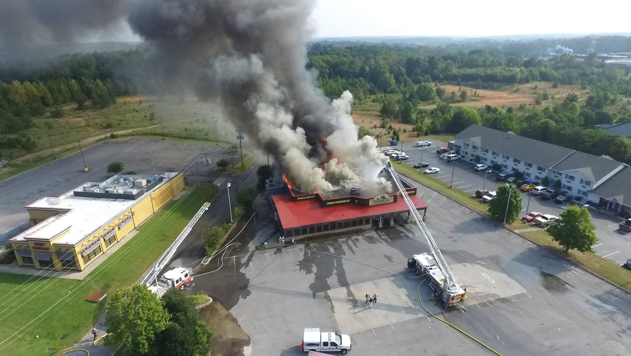 Former Dickson restaurant on fire