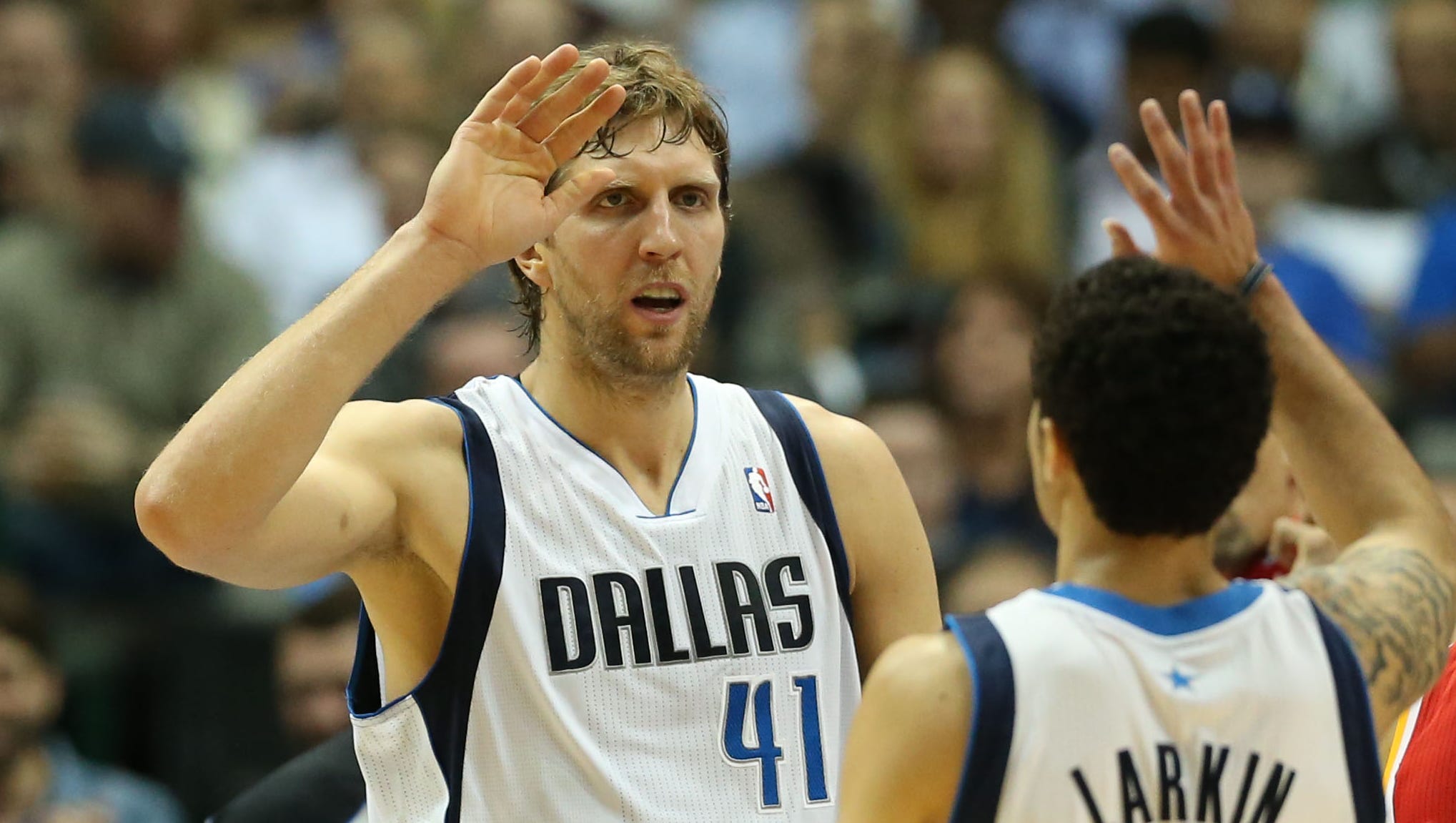 Mavs rally by Rockets, spoil Howard's best game of season
