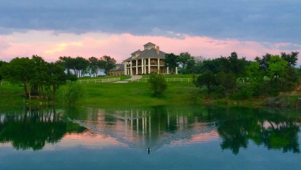 Ruth Buzzi 2025: Husband, net worth, tattoos, smoking & body ...