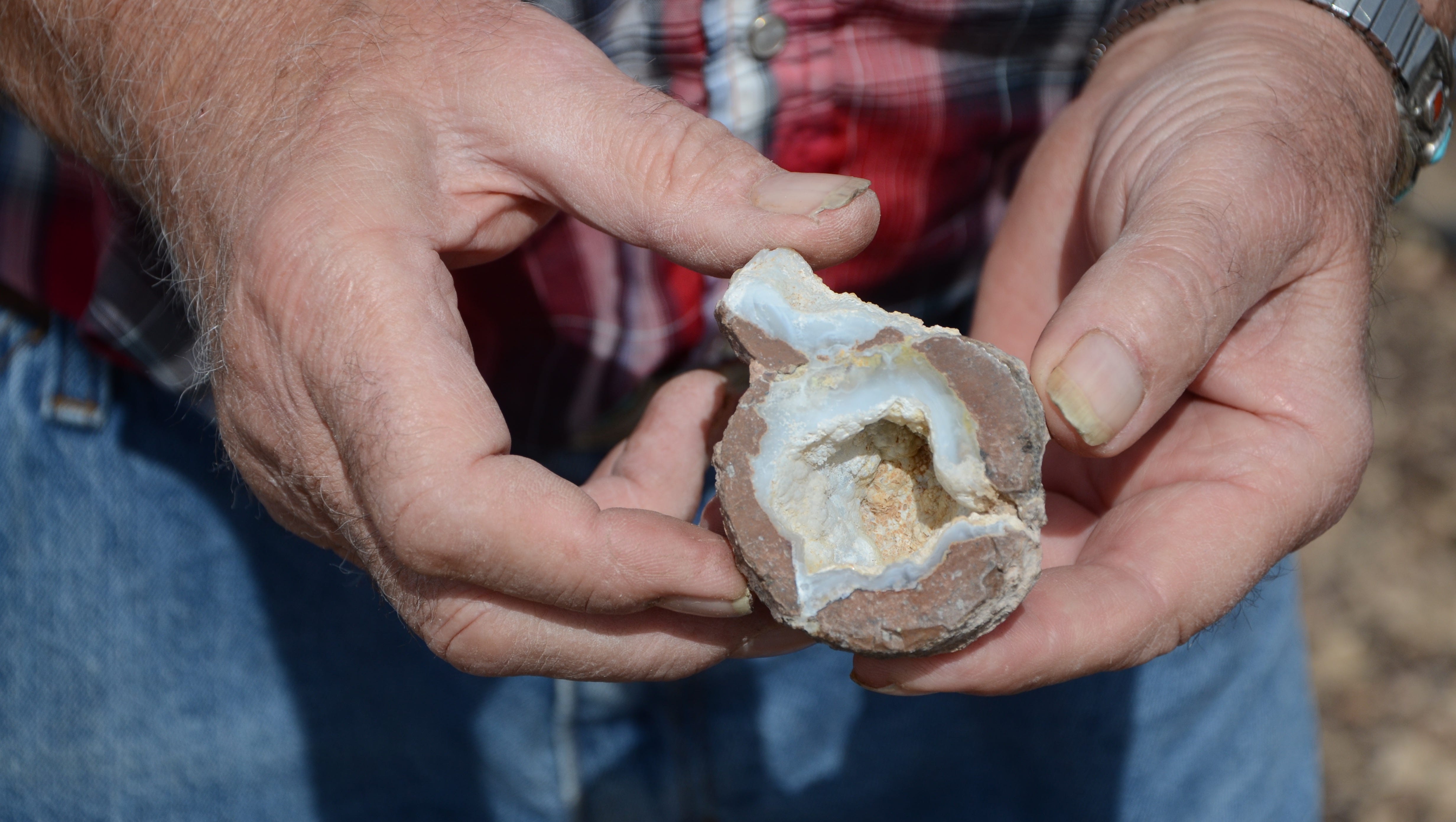 Learn how to rockhound at the Hauser Geode Beds