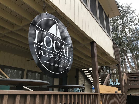 10 places to eat if you're on Lake Hartwell or Lake Keowee