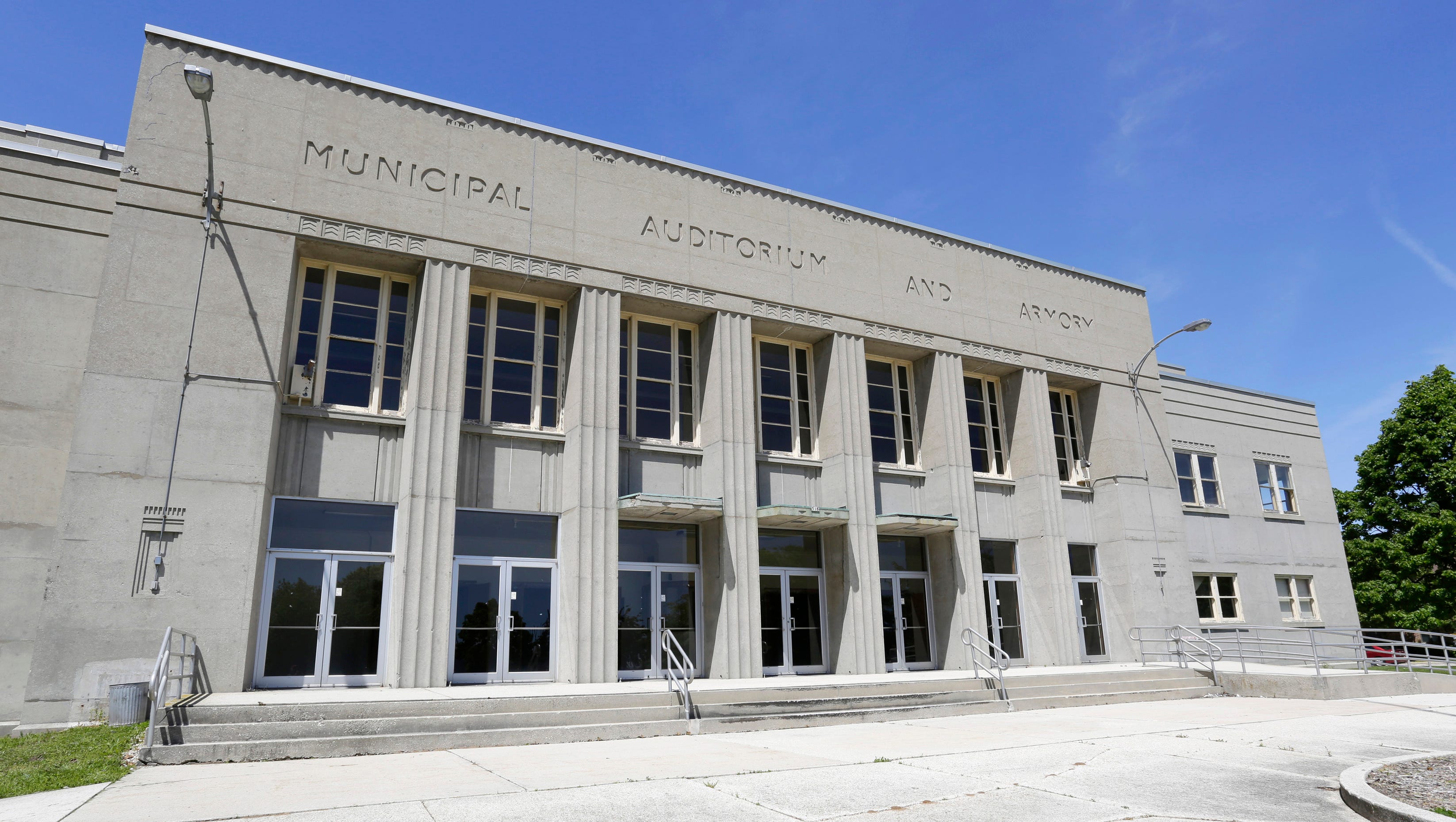 Armory talks could start again