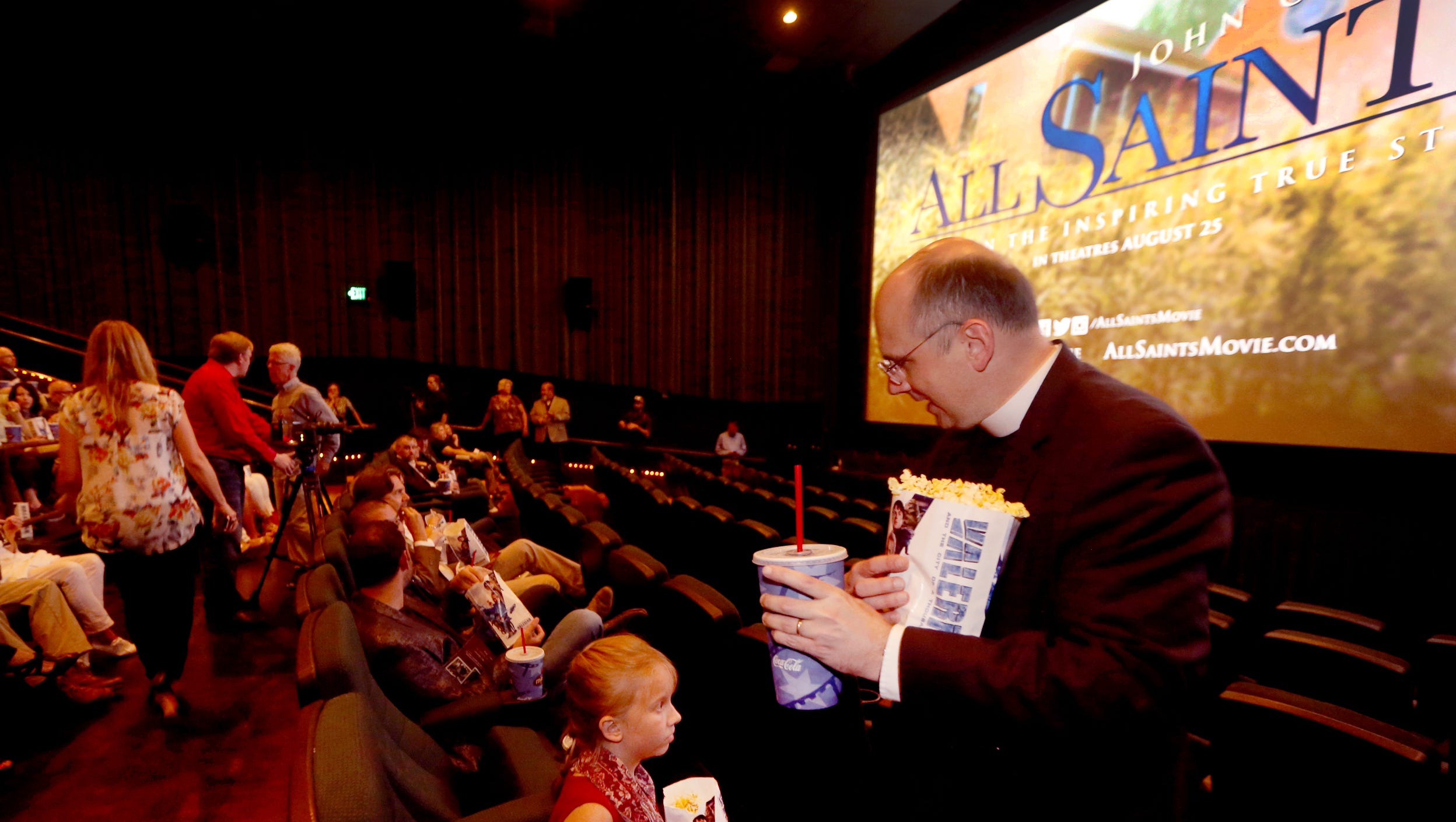 Stars shine light on Smyrna, refugee issue at 'All Saints' premiere