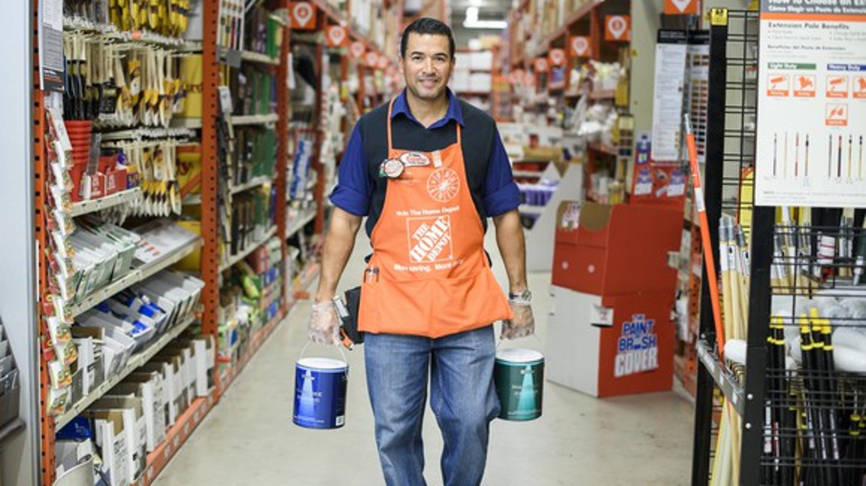 Home Depot Giving 1 000 Bonuses To U S Workers After Trump Tax Cut
