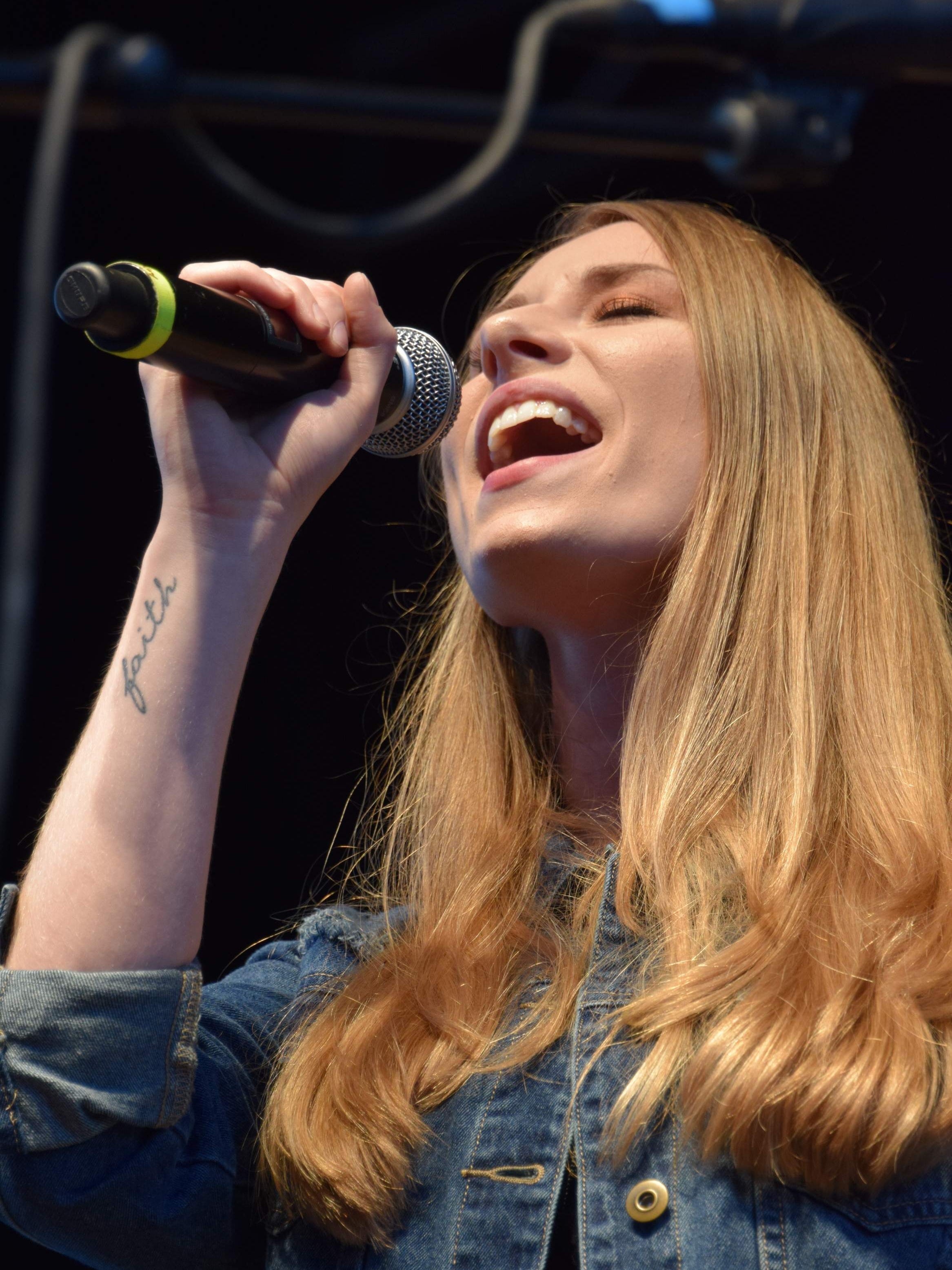 Alyssa Trahan lands songwriting contract with Dan Hodges Music in Nashville