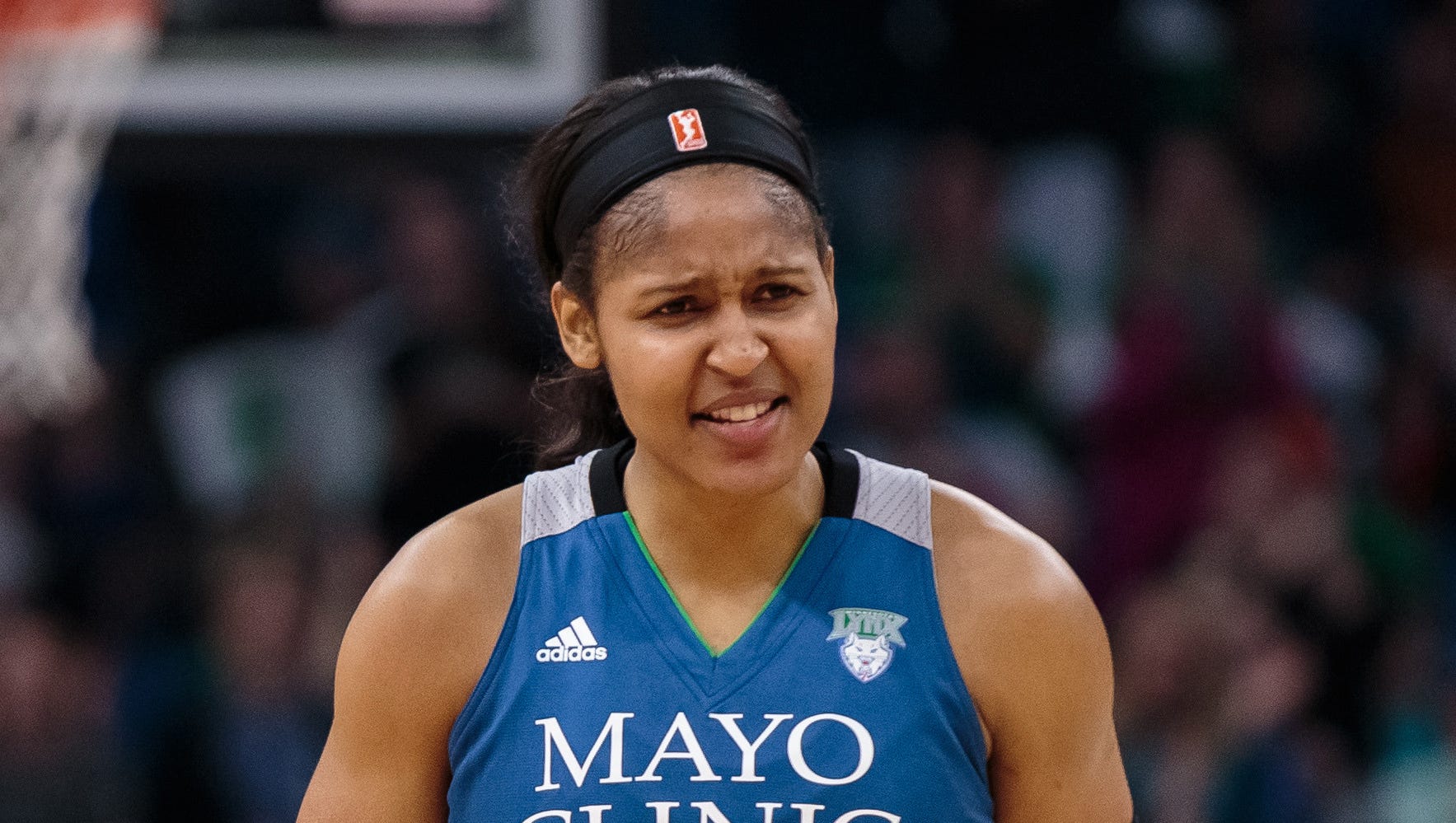 Lynx even WNBA Finals series with Sparks