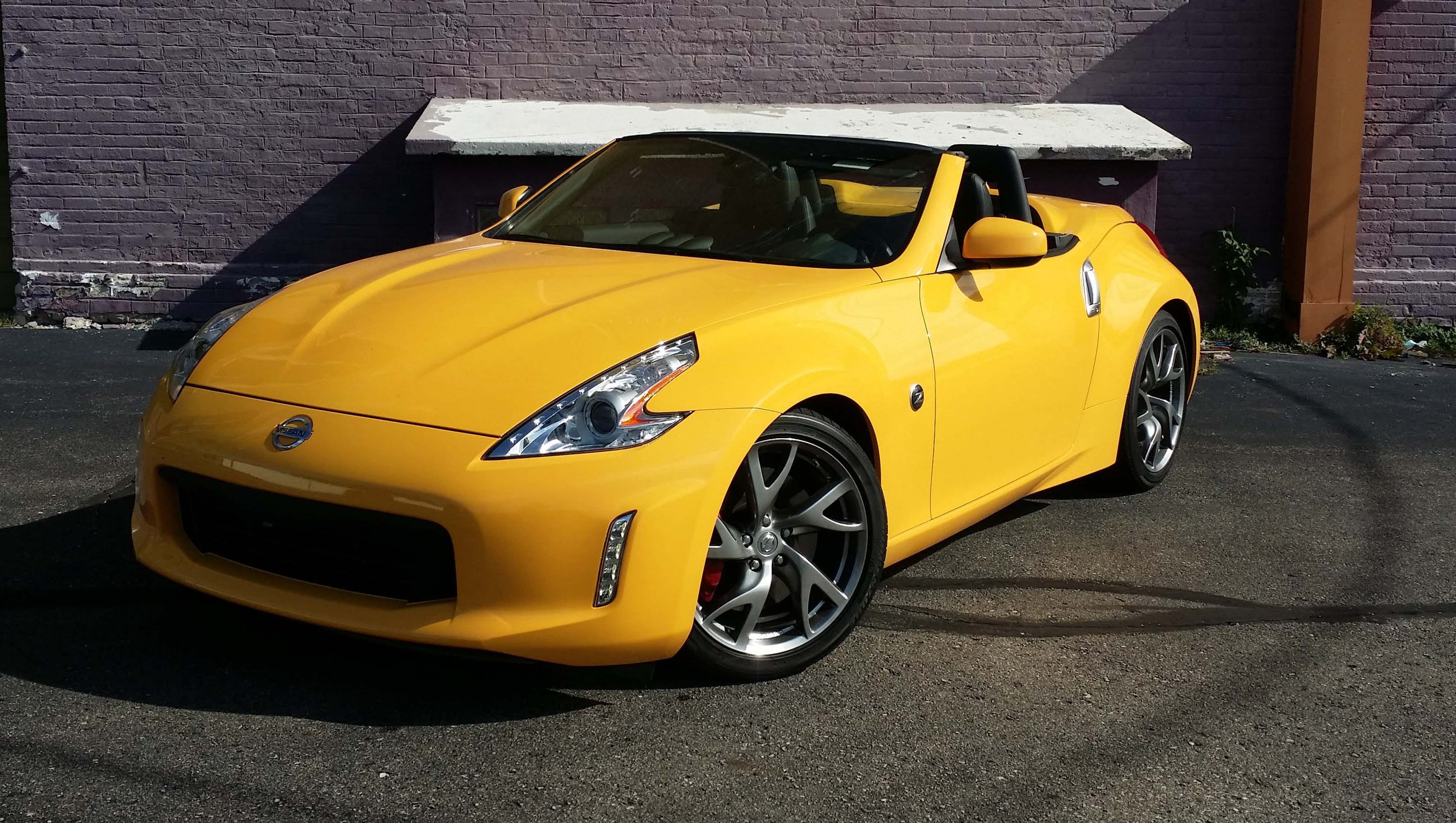 The 2017 Nissan 370Z Roadster