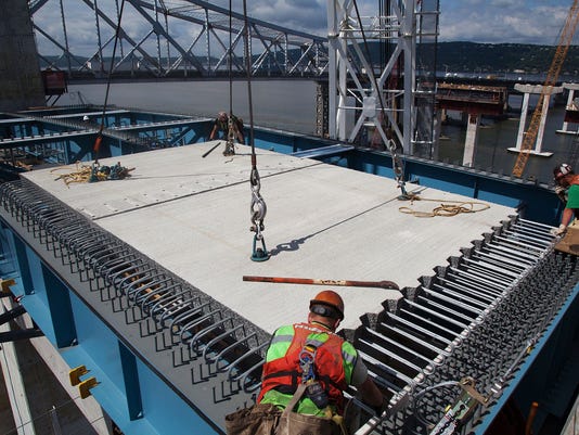 Tappan Zee Bridge: Girders, road deck installed on main span